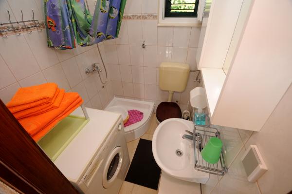 Apartmaji Brač Škrip - Počitniška hiša Maria Škrip | Obmorju.si