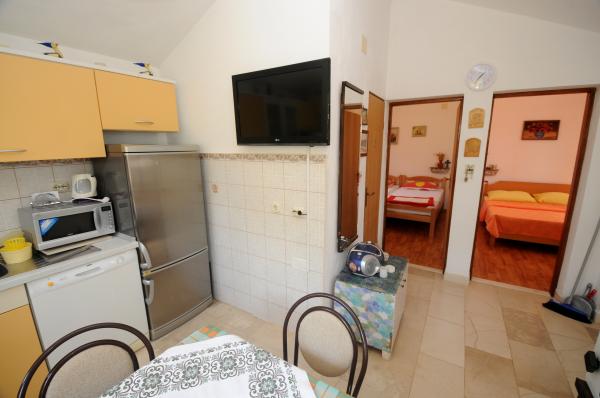 Apartmaji Brač Škrip - Počitniška hiša Maria Škrip | Obmorju.si